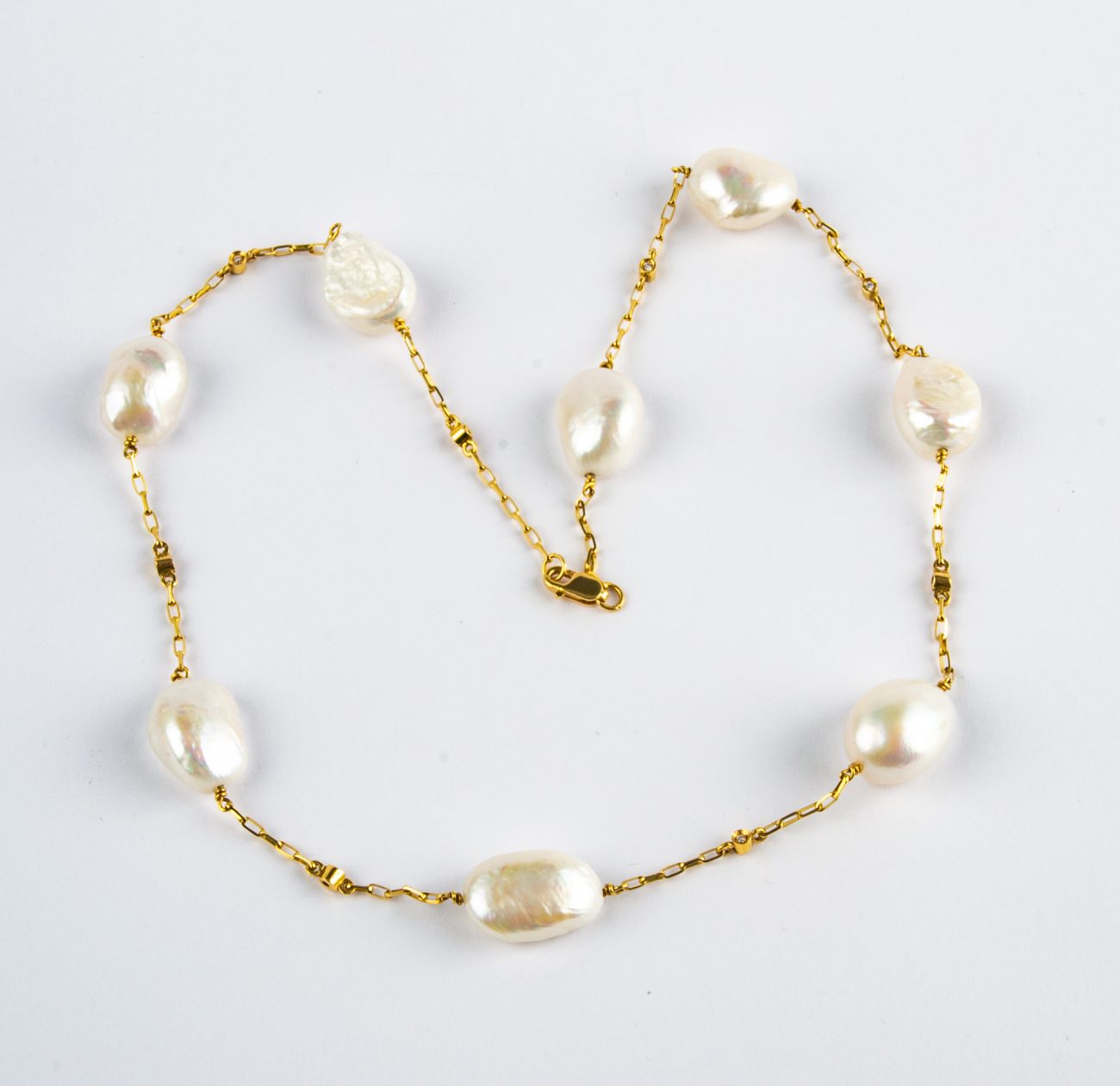 Collar de perlas cultivadas con centro de oro con brillantes | JOYERIA ...